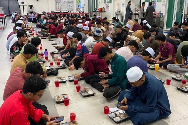 Majlis Iftar & Penyerahan Sumbangan kepada Mahasiswa USIM – PUNB